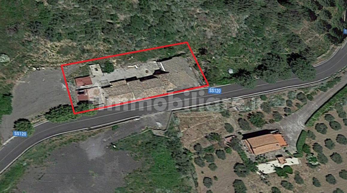 Locale commerciale in Vendita