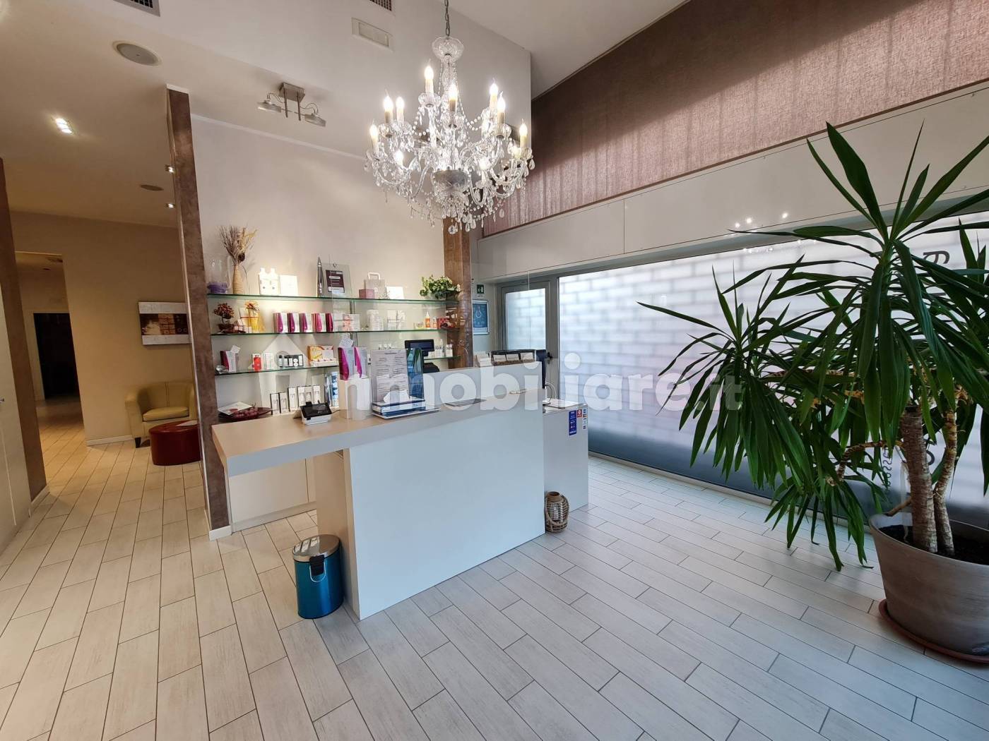 Locale commerciale in Vendita