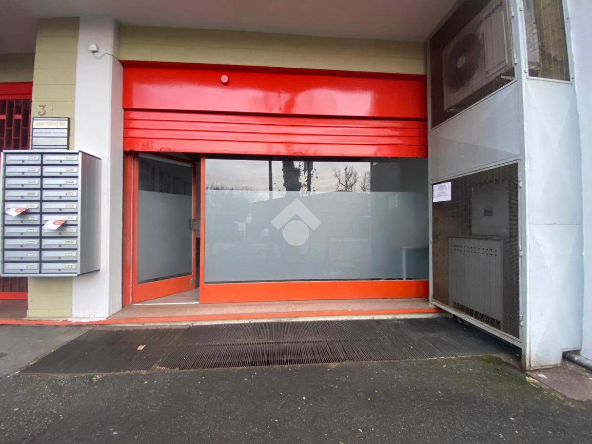 Locale commerciale in Vendita