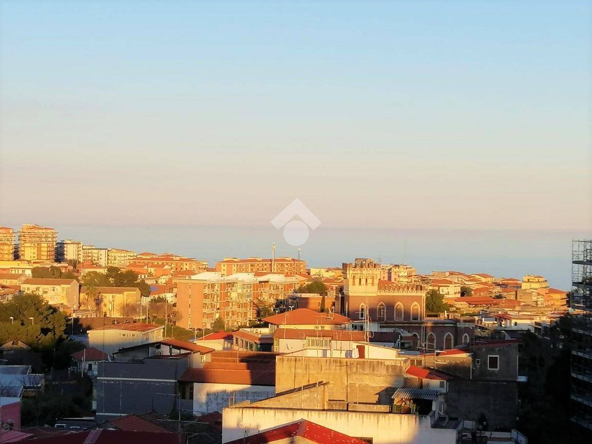Quadrilocale via Francesco Guglielmino 8, Barriera - Leucatia, Catania