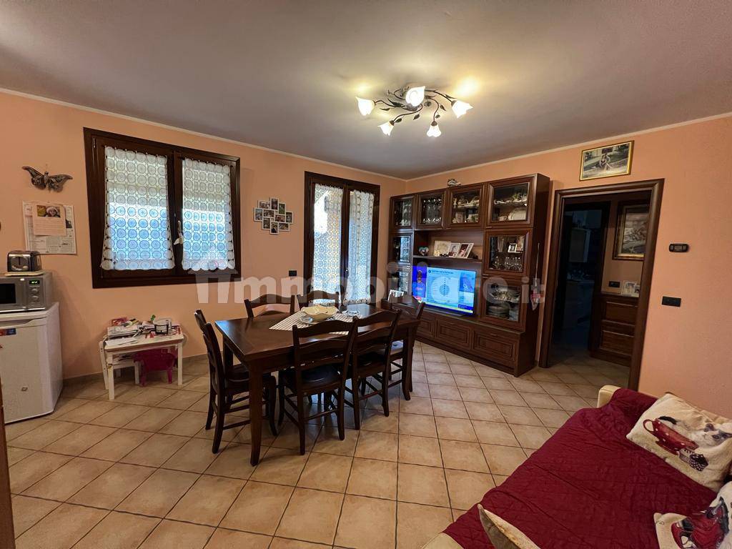 Trilocale via Gabriele D&#x27;Annunzio 5, San Biagio, Bagnolo San Vito