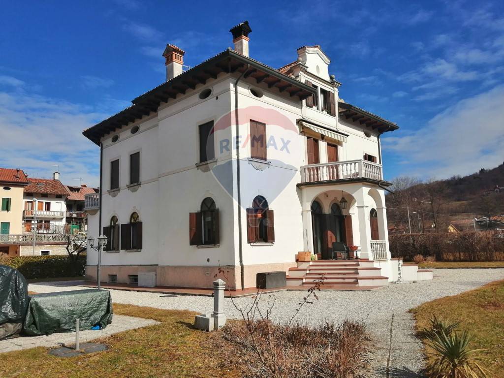 Appartamento via Cavour 12, Centro, Feltre