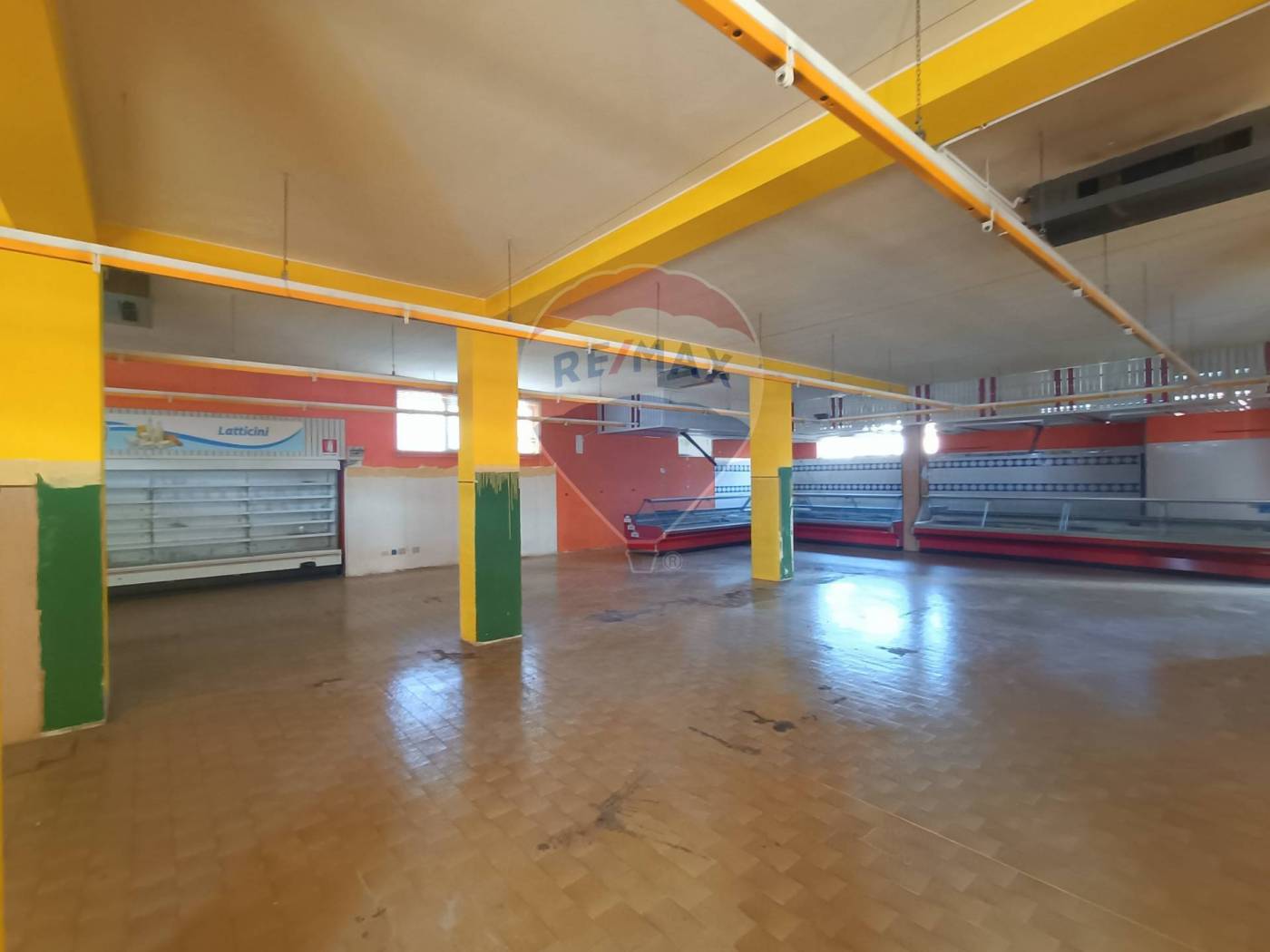 Locale commerciale in Vendita