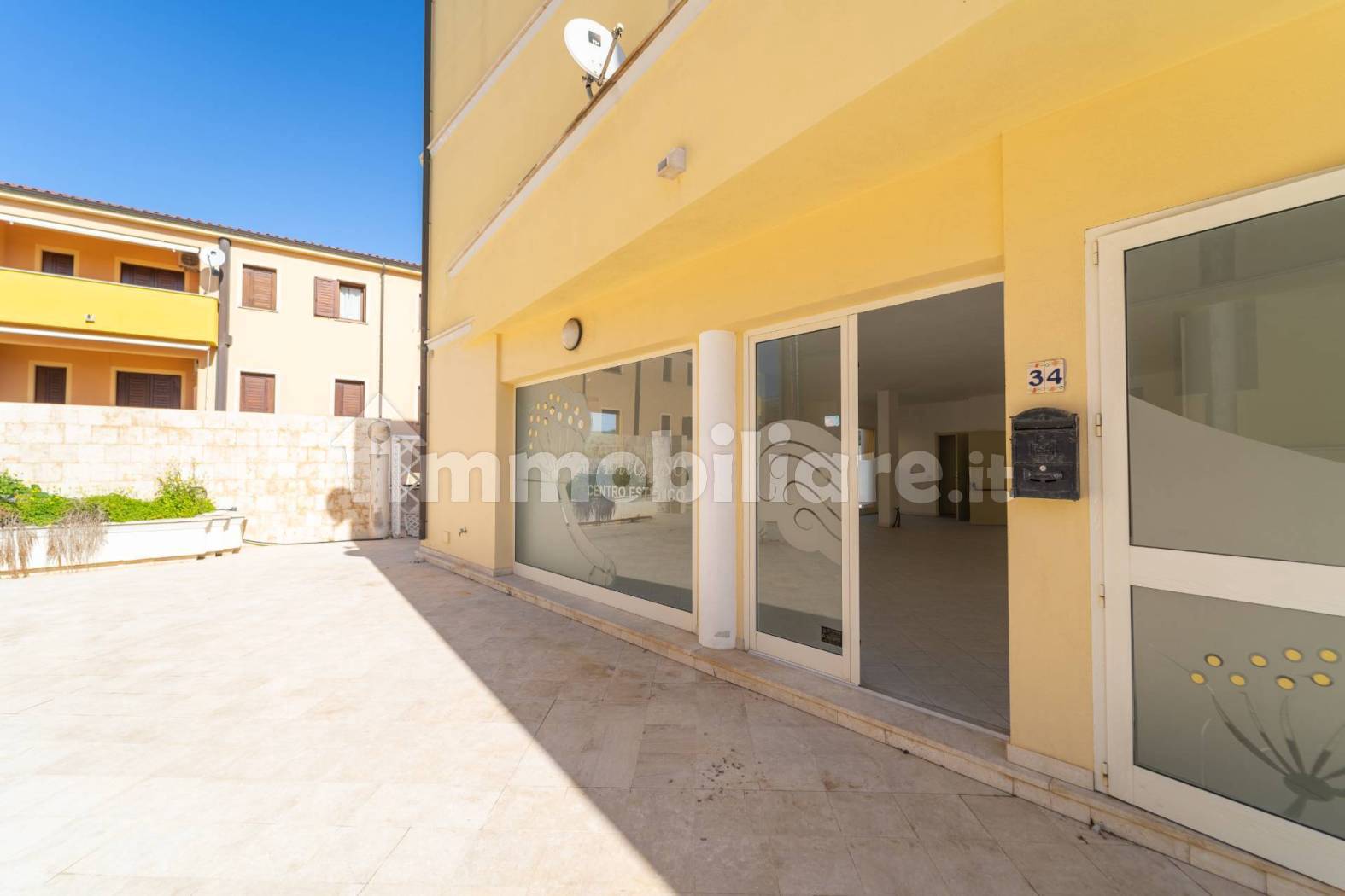 Locale commerciale in Vendita