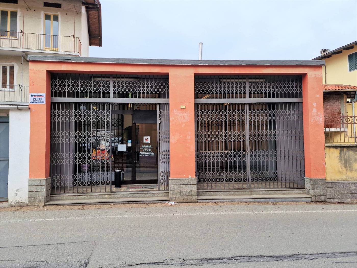 Locale commerciale in Vendita