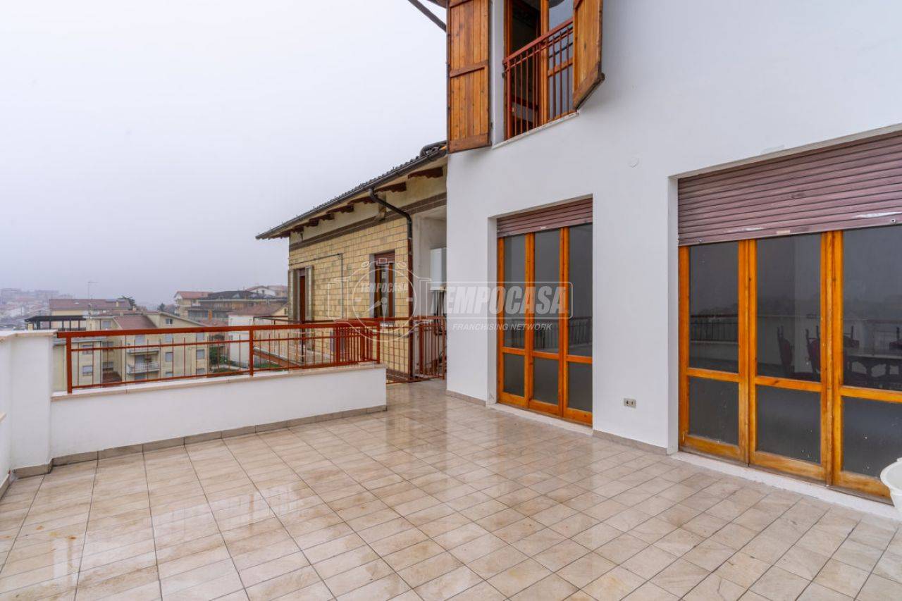 Quadrilocale via Luigi Longo 4, Centro, Monte San Giusto