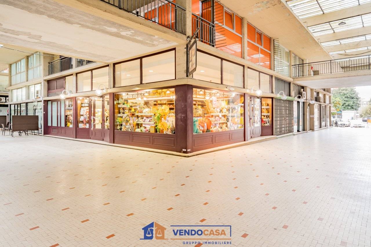 Locale commerciale in Vendita