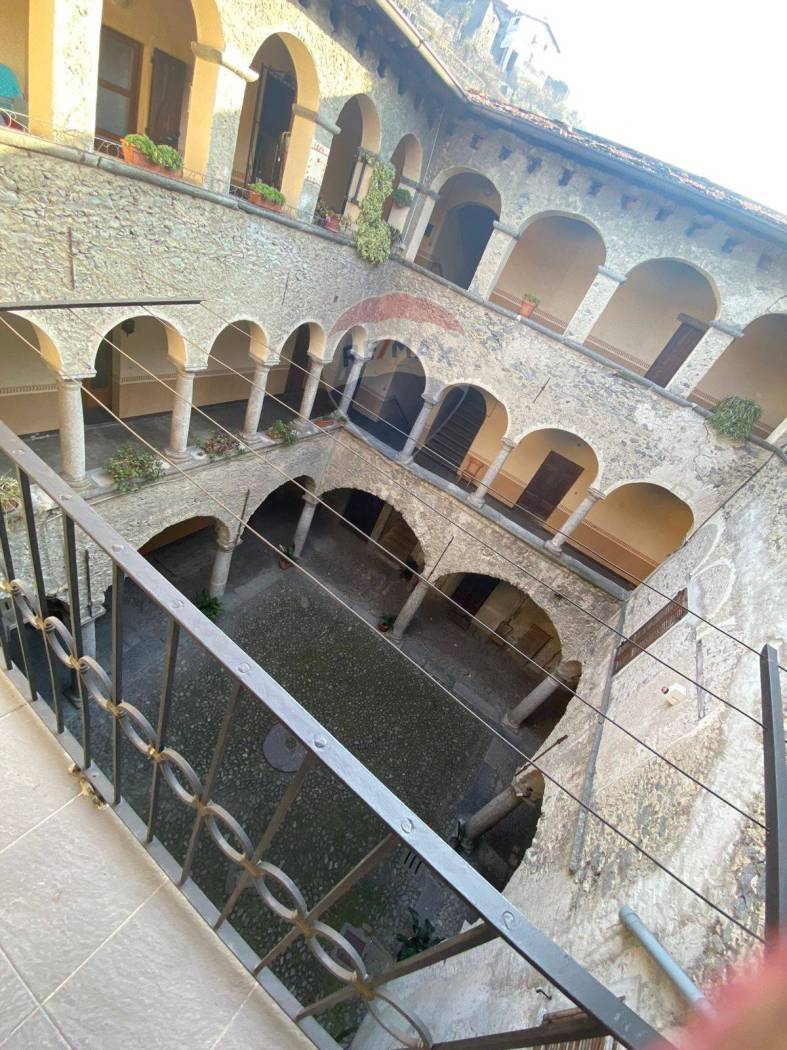 Bilocale da ristrutturare, secondo piano, Centro, Traona