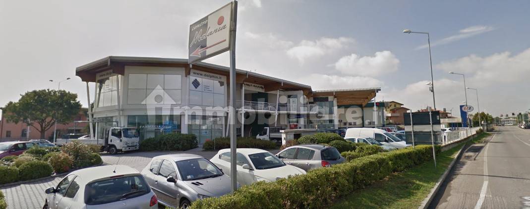 Locale commerciale in Vendita