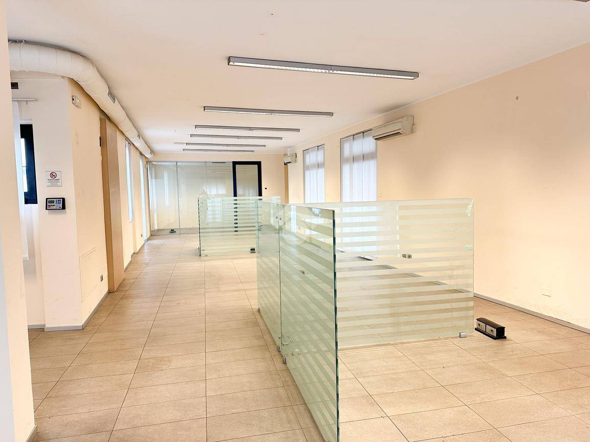 Locale commerciale in Vendita