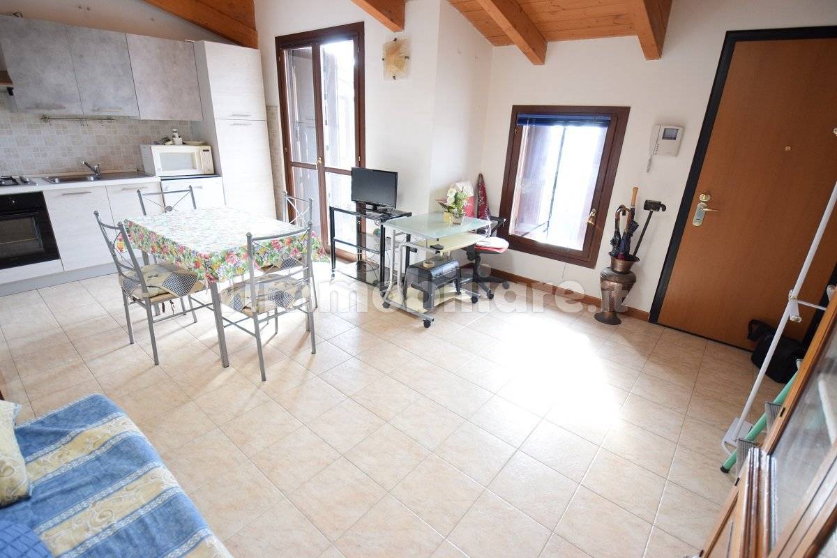 Bilocale via Eugenio Montale 2, Roncello