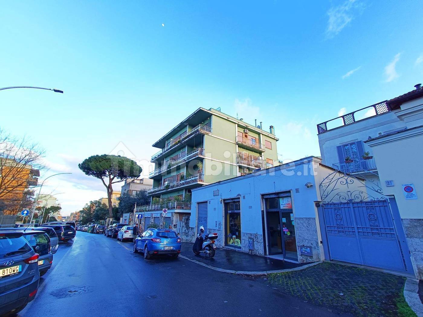 Locale commerciale in Vendita