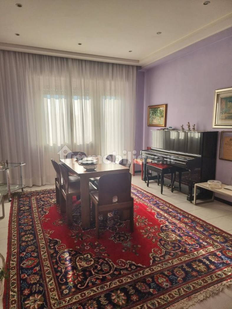 Quadrilocale via Francesco Ferdinando d&#x27;Avalos 73, Porto Turistico, Pescara