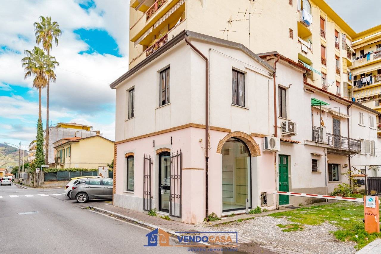 Locale commerciale in Vendita