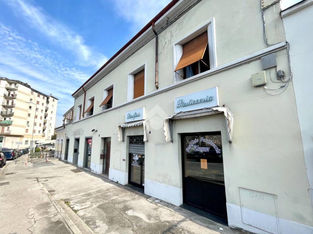Locale commerciale Str Vecchia dell'Istria 2, Trieste, rif. 101504085 ...