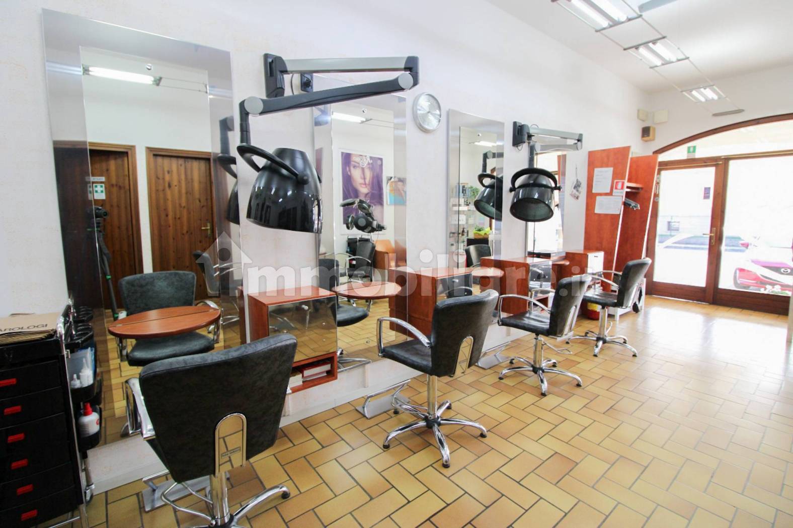 Locale commerciale in Vendita