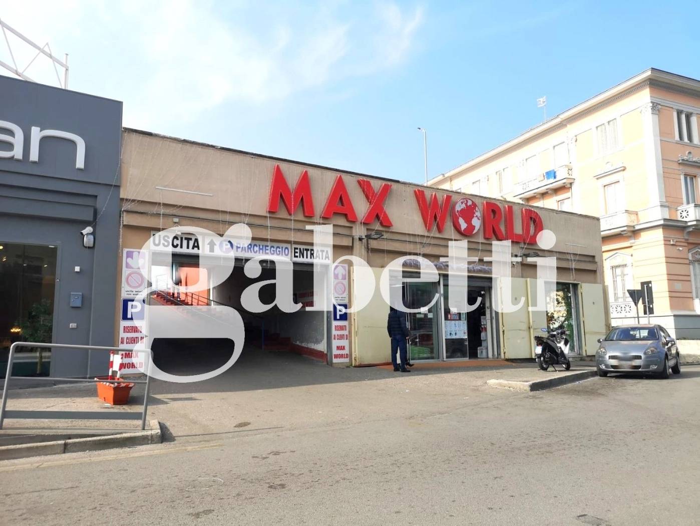 Locale commerciale in Vendita