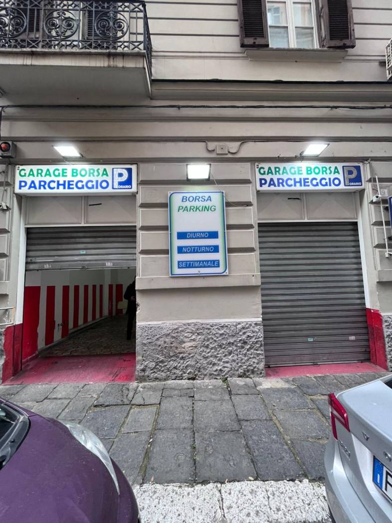 Locale commerciale in Vendita