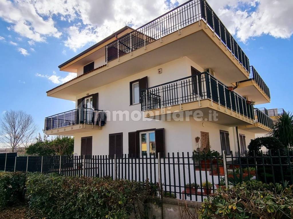 Vendita Villa a schiera in via San Pietro e Paolo Brusciano. Buono ...