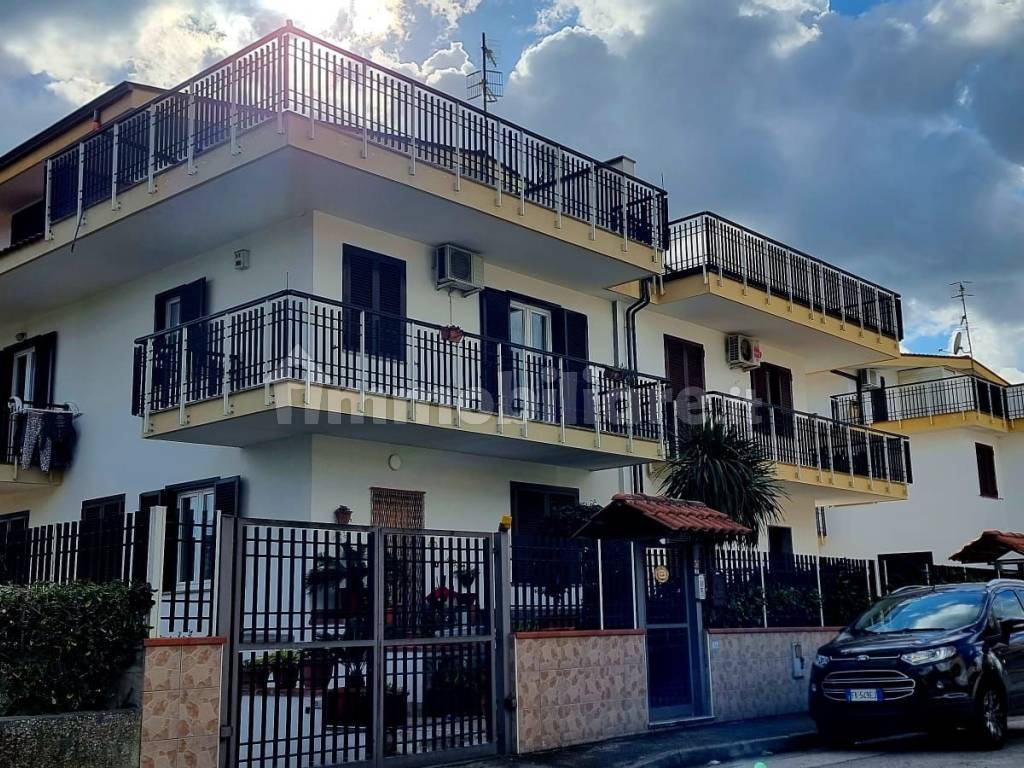 Vendita Villa a schiera in via San Pietro e Paolo Brusciano. Buono ...