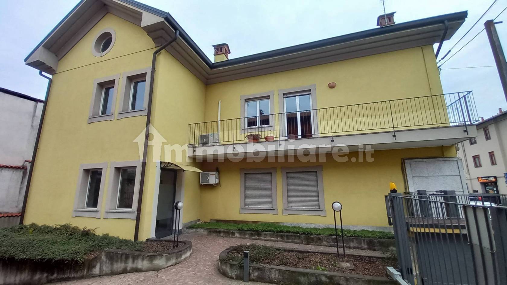 Quadrilocale ottimo stato, primo piano, Centro, Borgomanero