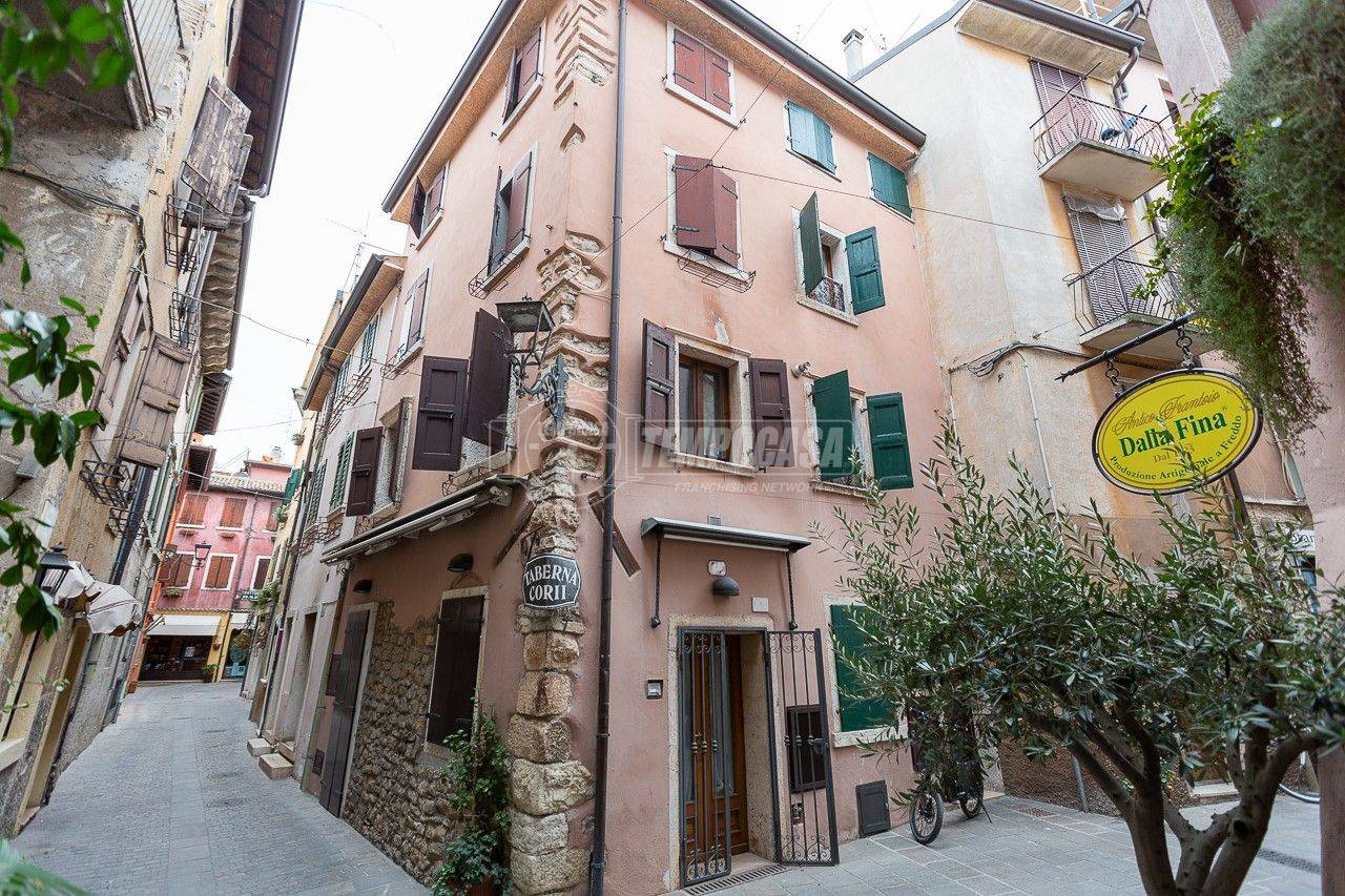 Quadrilocale via della Libertà 3, Garda