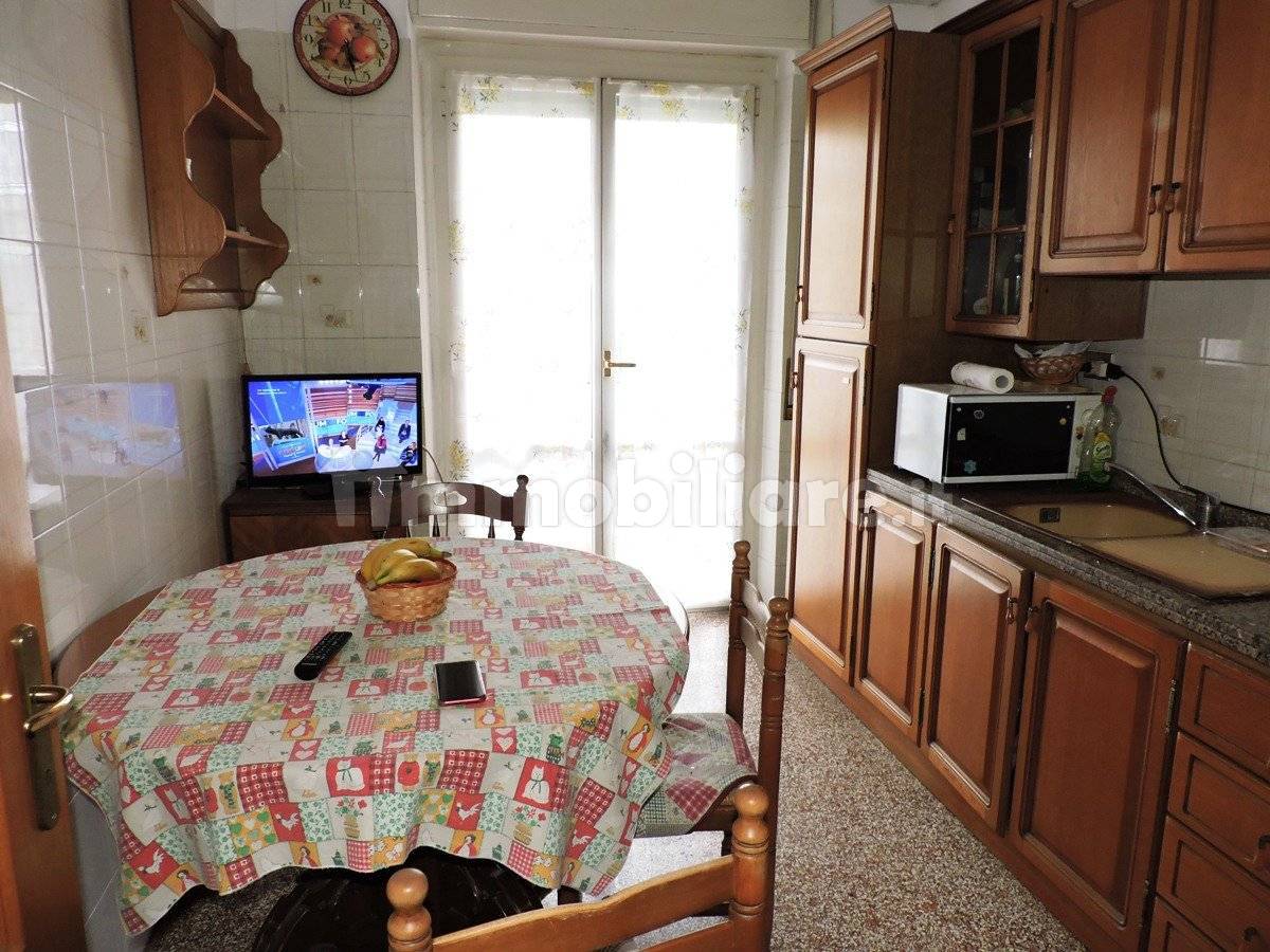 Trilocale via Bartolomeo Carrea 5, Sampierdarena, Genova