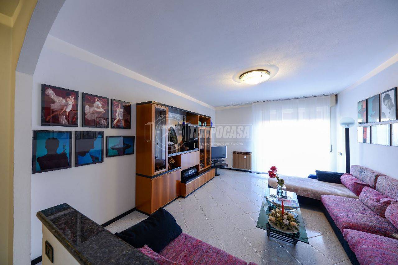 Trilocale via Molteno 17, Garbagnate, Garbagnate Monastero