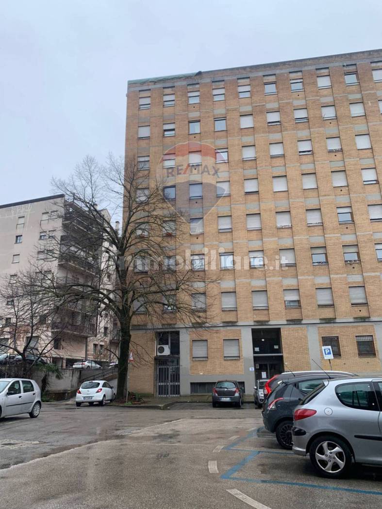 Bilocale buono stato, terzo piano, Semicentro - Stazione, Perugia