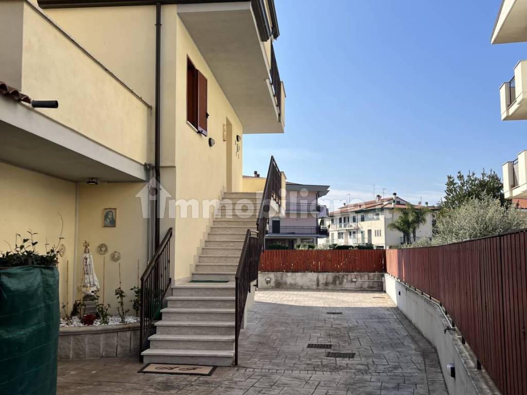Sale Two-family villa in via della Torre Fondi. Excellent condition ...