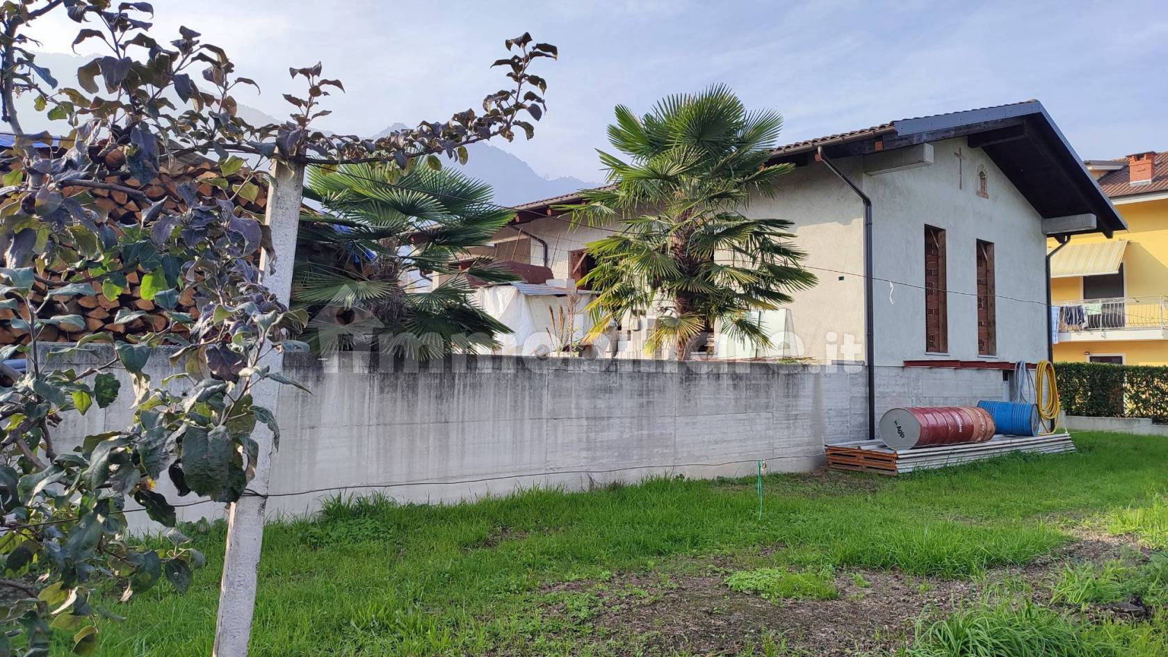 Villa unifamiliare via Roma, Centro, Envie