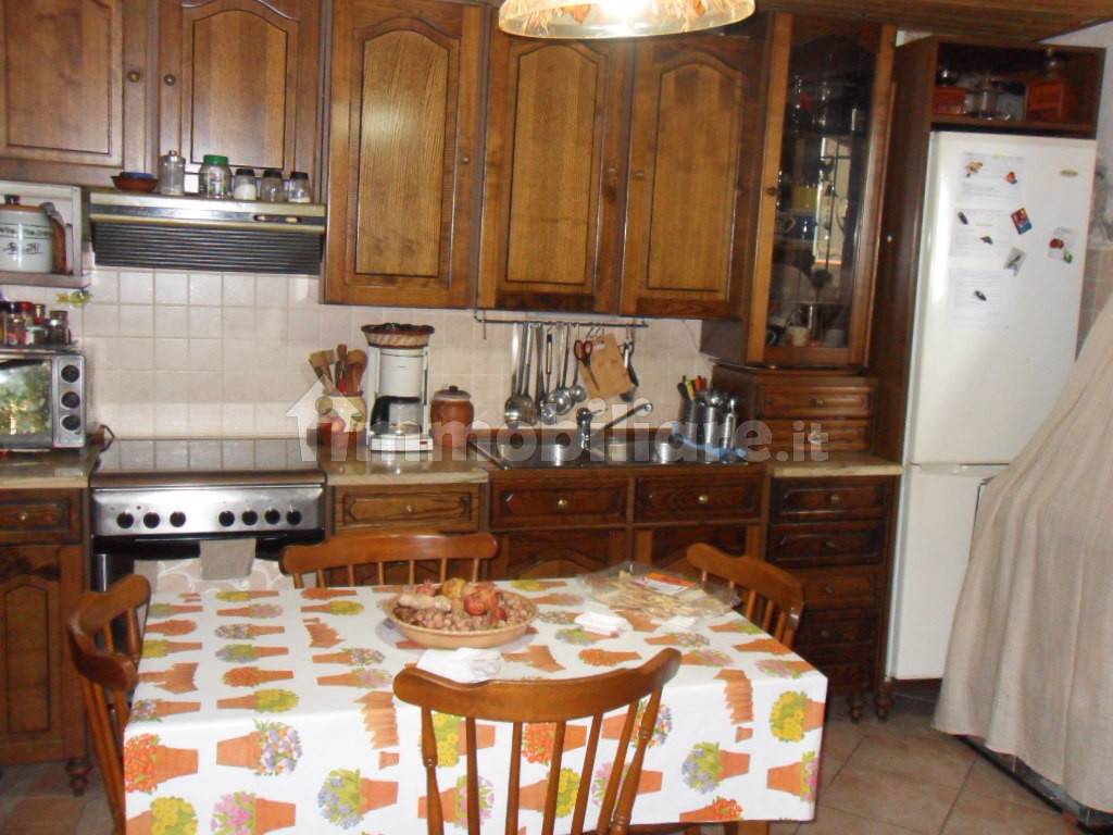 Trilocale via Atto Vannucci 108, Tobbiana, Montale