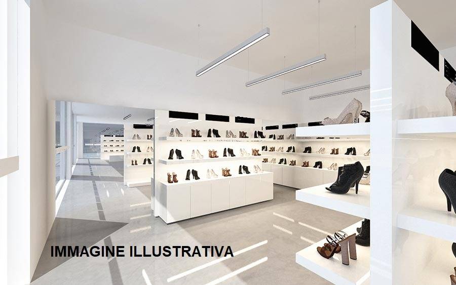 Locale commerciale in Vendita