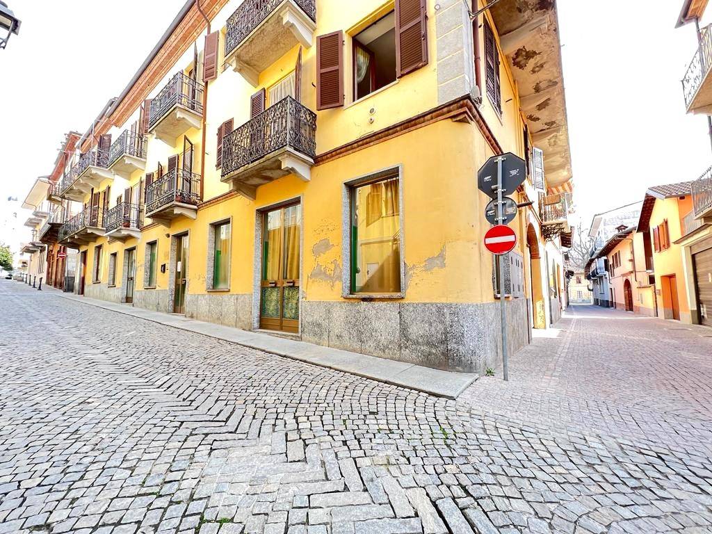 Locale commerciale in Vendita