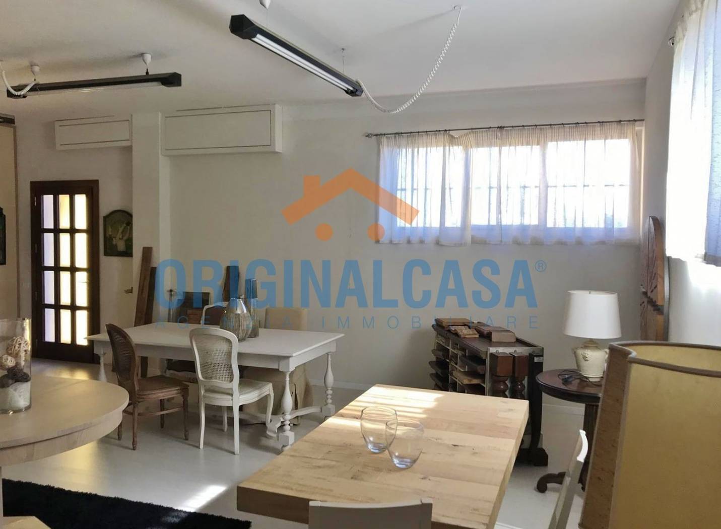 Locale commerciale in Vendita