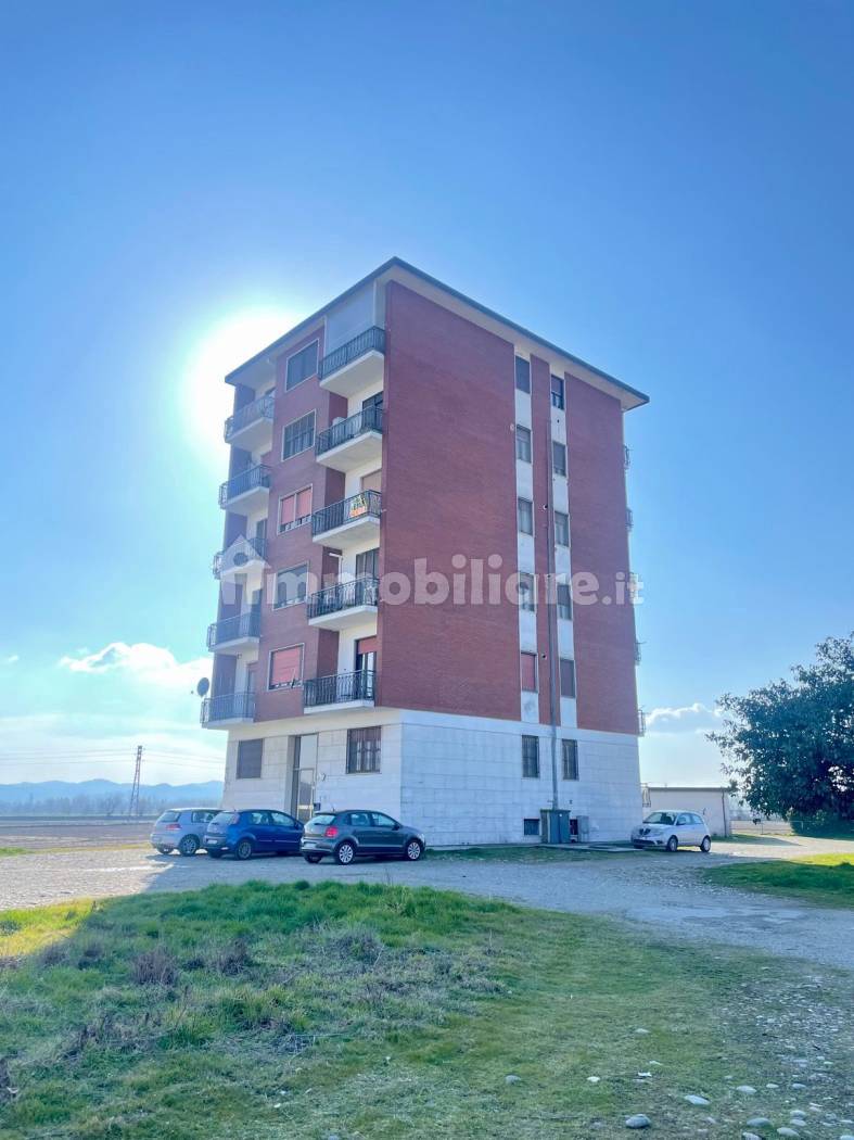 Bilocale via Raffaello 5, Centro, Crescentino