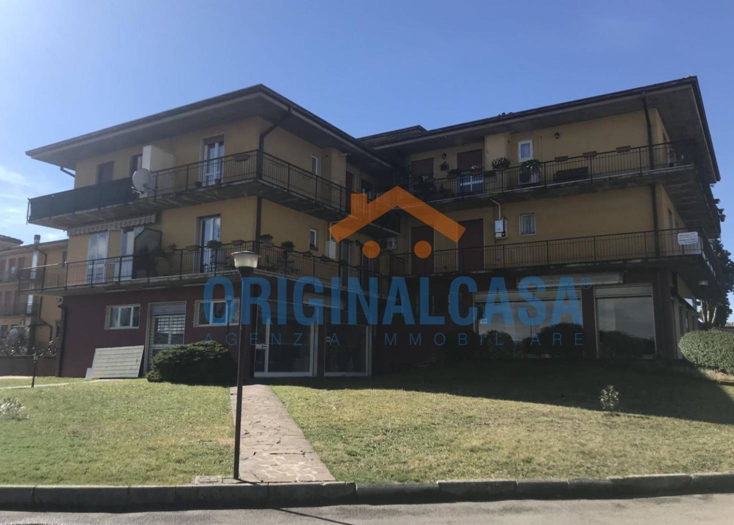 Locale commerciale in Vendita