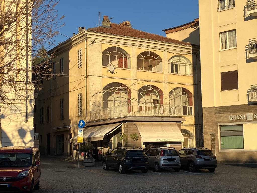 Palazzo - Edificio piazza Martiri della Libertà 3, Castellamonte, rif ...
