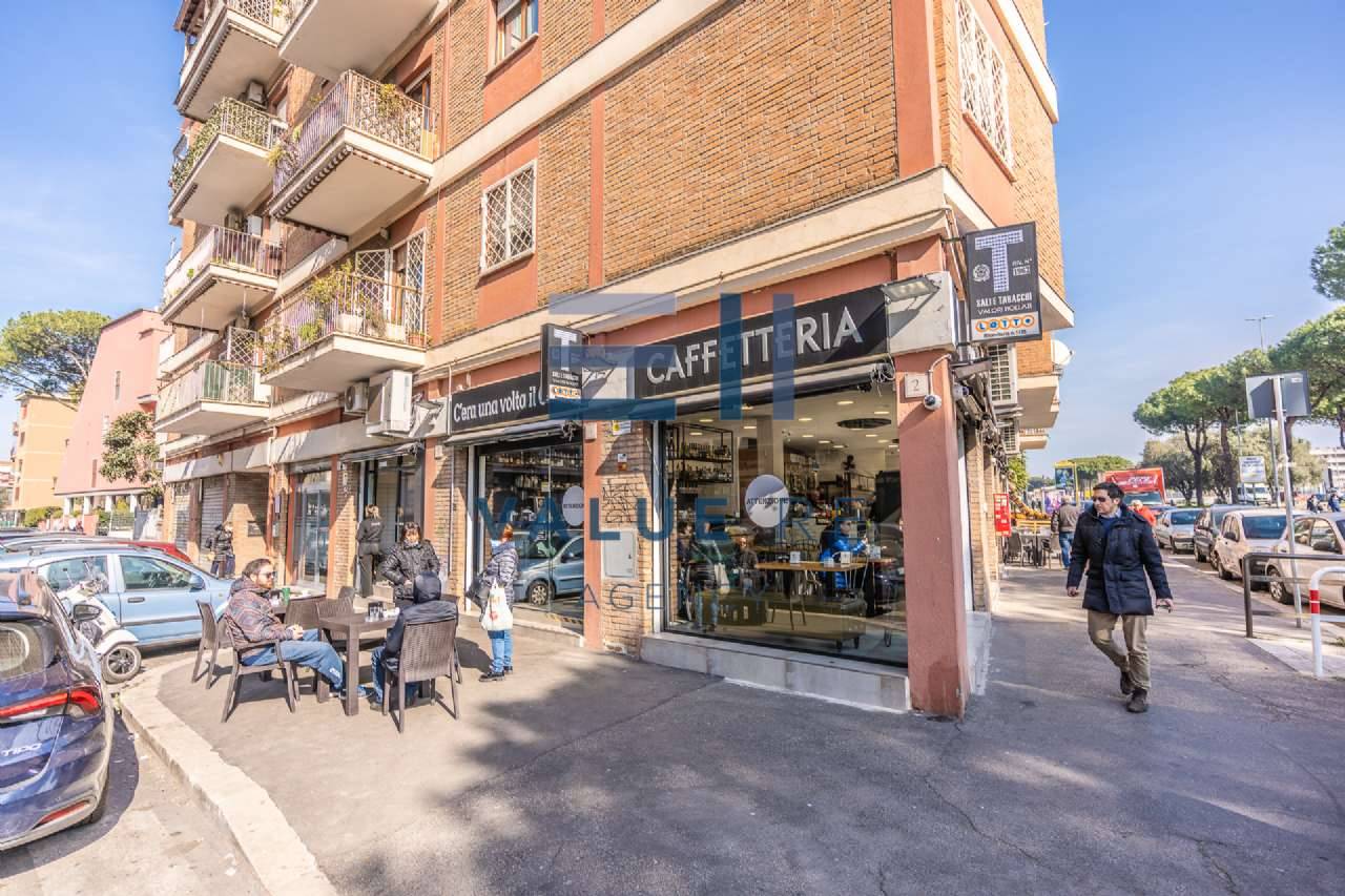 Locale commerciale in Vendita