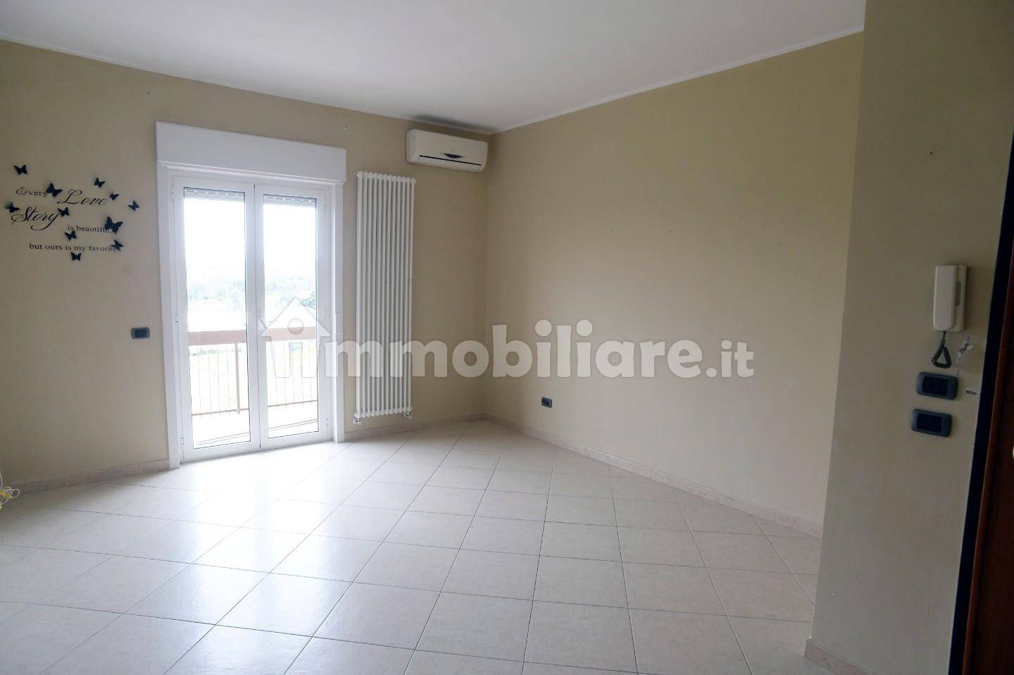 Trilocale via Giacomo Brodolini, 22, Bitritto