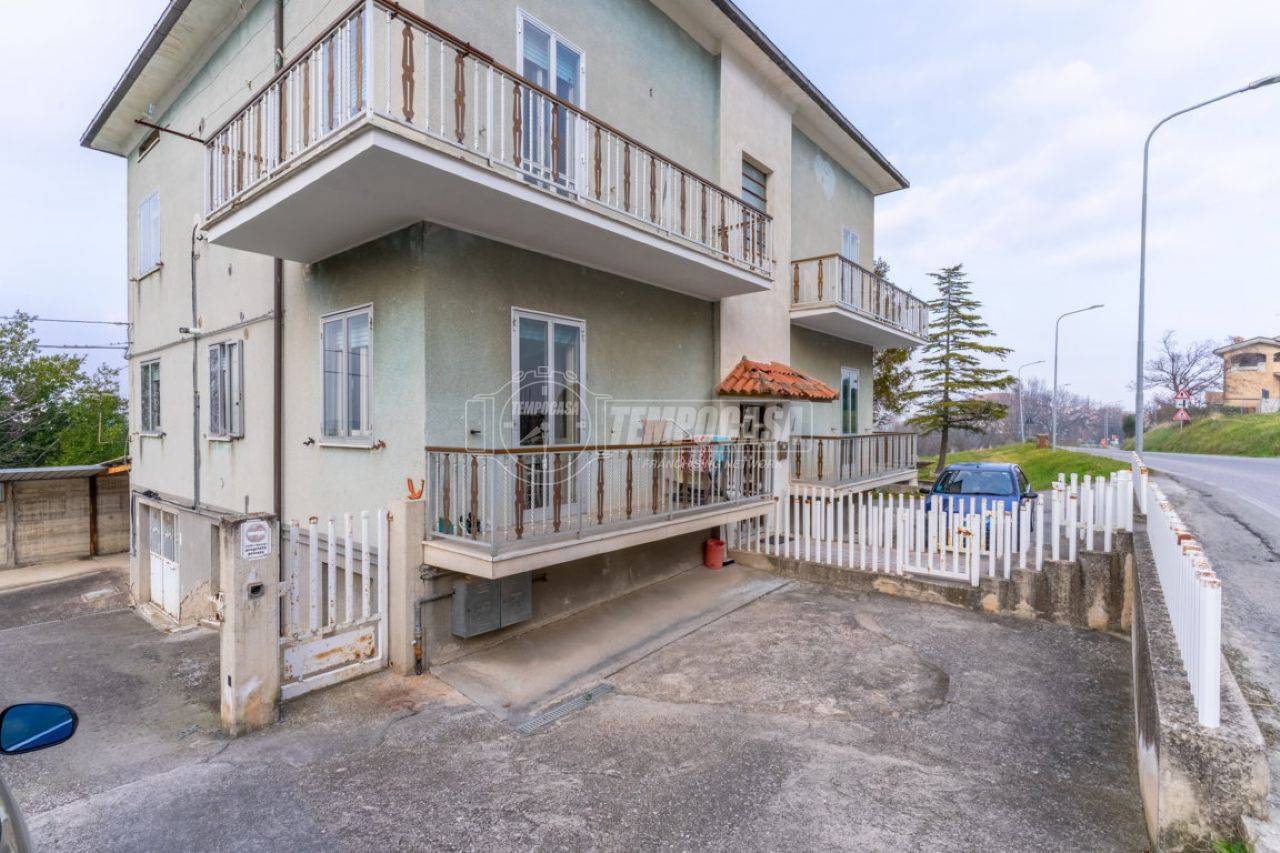 Quadrilocale via Madonna Concezione 246, Centro, Monte San Giusto