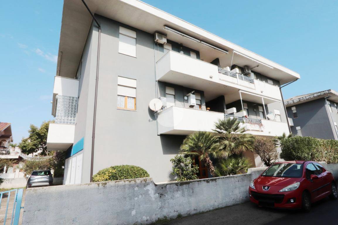 Trilocale via secchia 6, Santa Filomena, Montesilvano