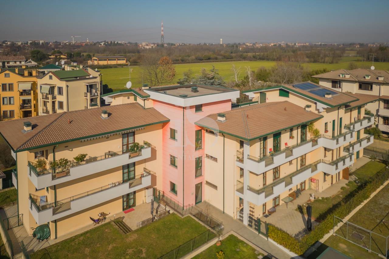 Trilocale via Silvio Pellico, 6, Centro, Agrate Brianza