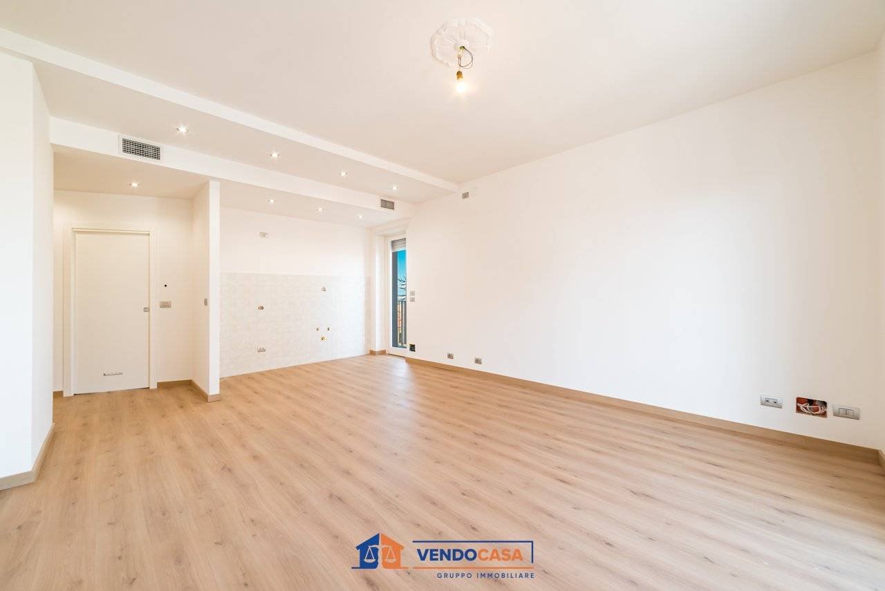 Trilocale via Giovanni Giolitti 13, Centro, Narzole