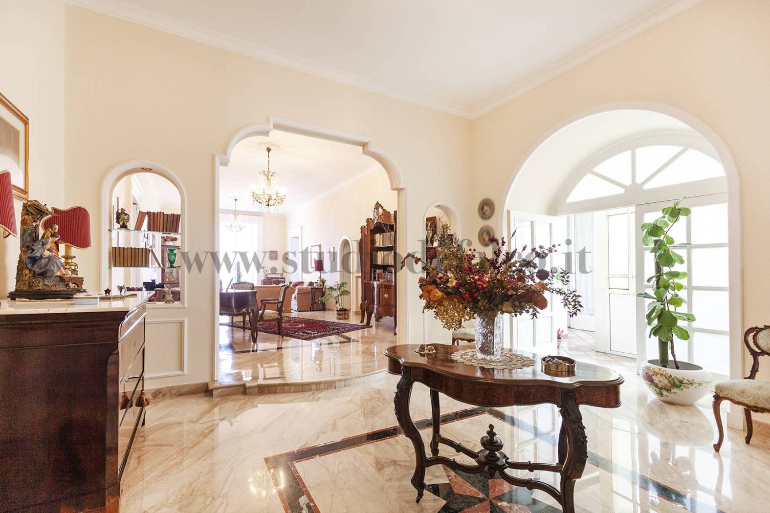 Appartamento buono stato, terzo piano, Vomero, Napoli