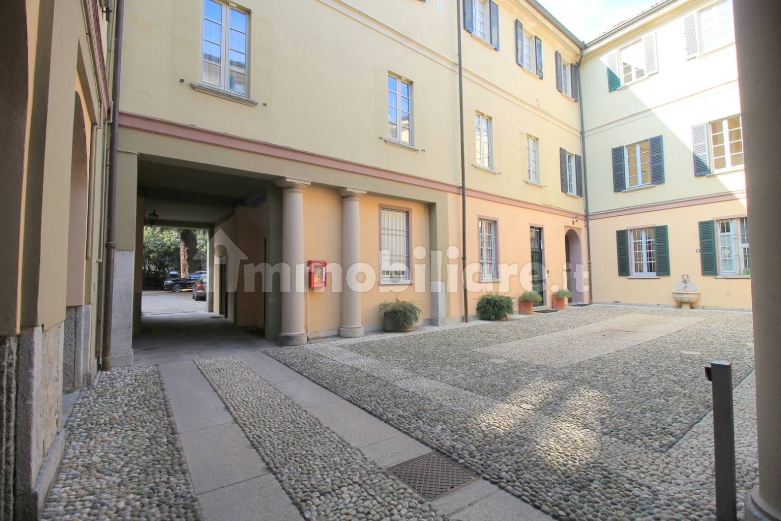 Trilocale via Indipendenza 82, Centro Storico, Como