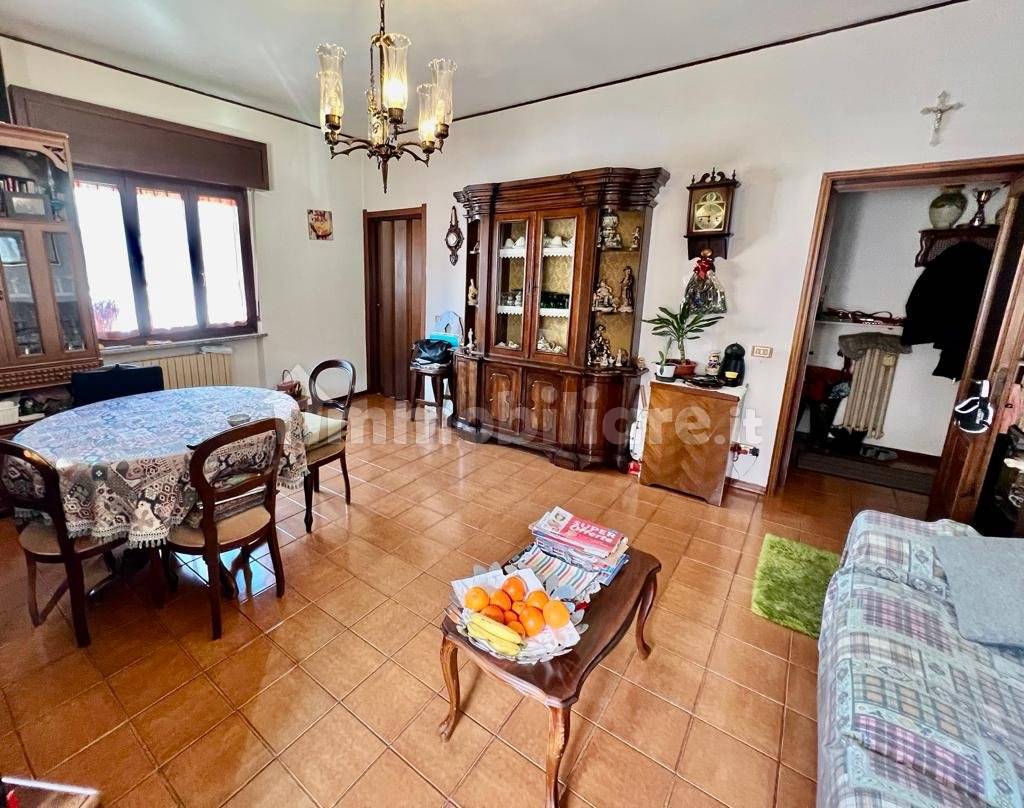 Appartamento via Montebello, Infrangibile, Piacenza