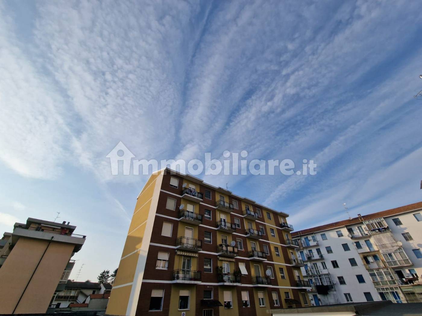 Quadrilocale via Pistoia 18, Semicentro, Vercelli