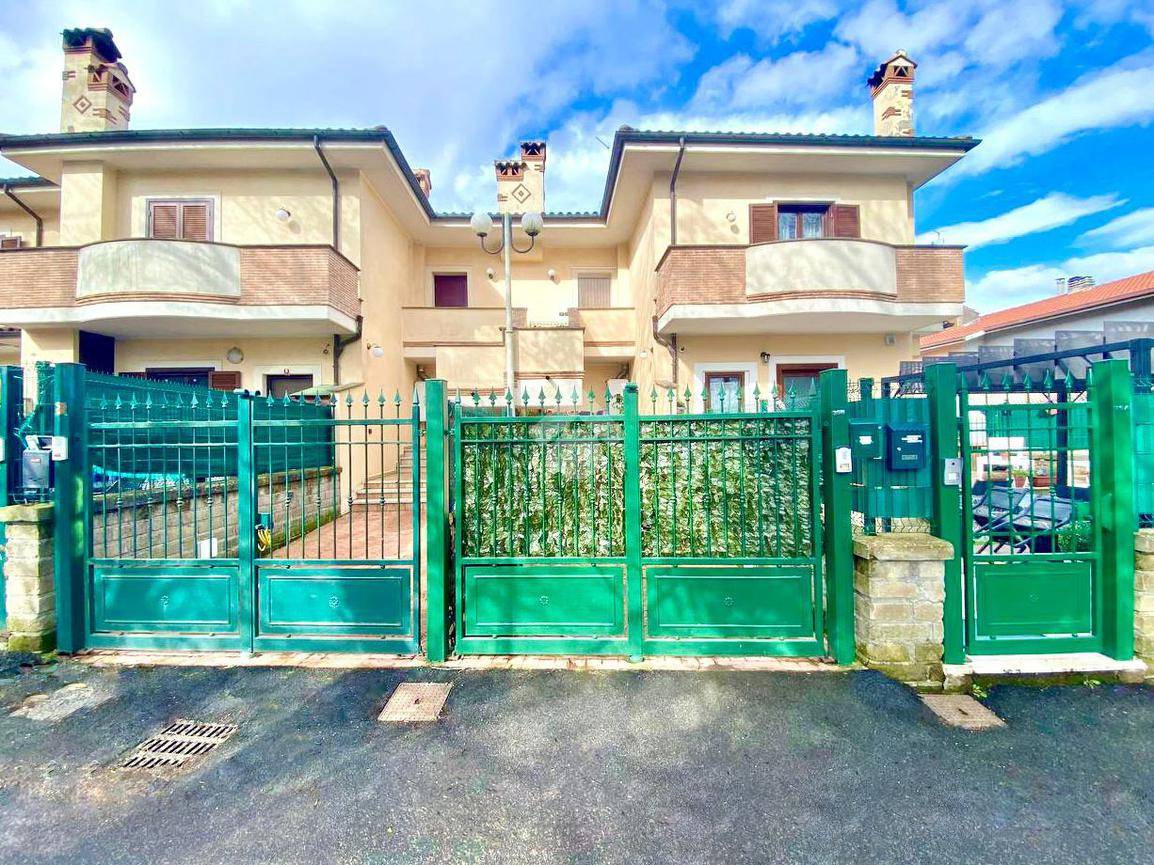 Trilocale Appartamento via Vittorio Bachelet, Oriolo Romano