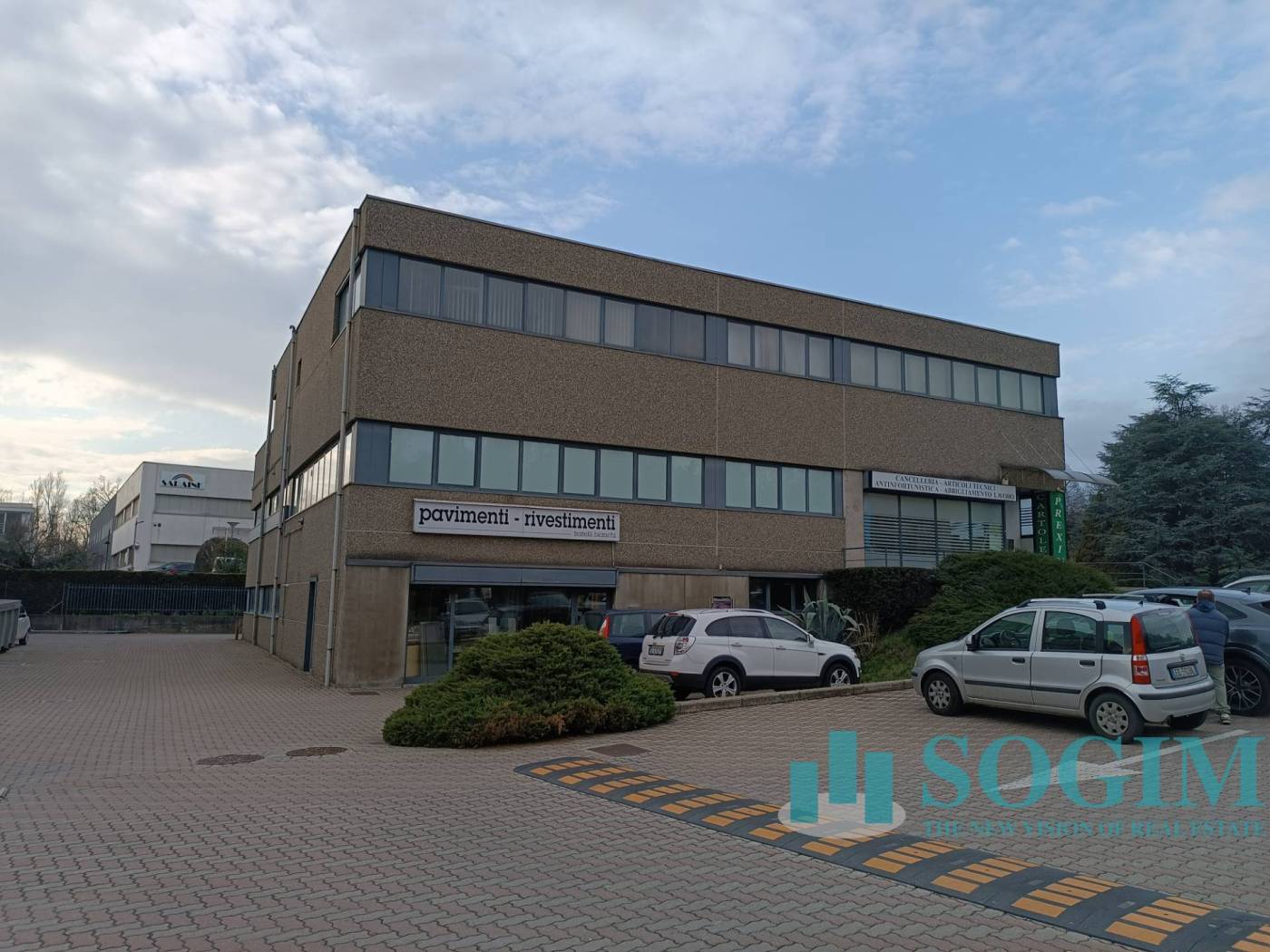 Locale commerciale in Vendita